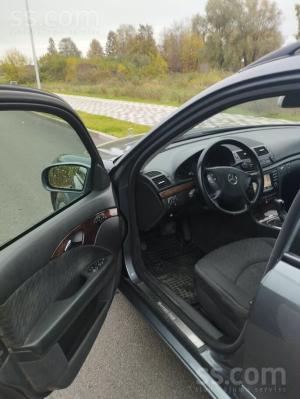 Blue Mercedes-Benz E 220 2005 in Jelgava, with an engine capacity of 2.20 L and mileage of 389 thousand km for 3100 €, photo 12 on AUTOMOTO.COM.LV