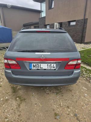 Синий Мерседес E 220 2006 в Вильнюс, объемом двигателя 2.15 л и пробегом 280 тыс. км за 2200 €, фото 3 на AUTOMOTO.COM.LV