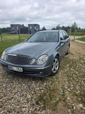 Синий Мерседес E 220 2006 в Вильнюс, объемом двигателя 2.15 л и пробегом 280 тыс. км за 2200 €, фото 4 на AUTOMOTO.COM.LV