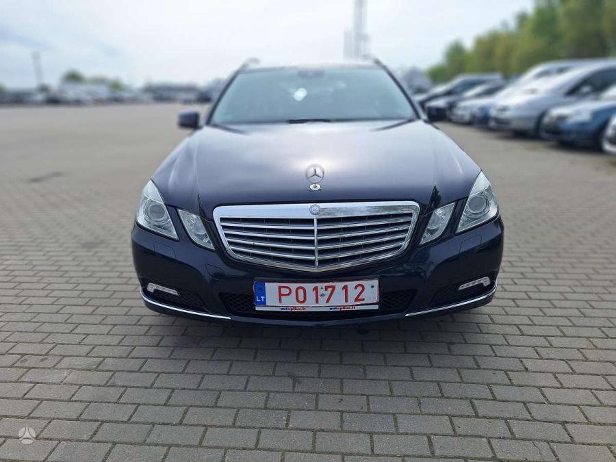 Синий Мерседес E 220 2010 в Мариямполе, объемом двигателя 2.14 л и пробегом 312 тыс. км за 4000 €, фото 4 на AUTOMOTO.COM.LV