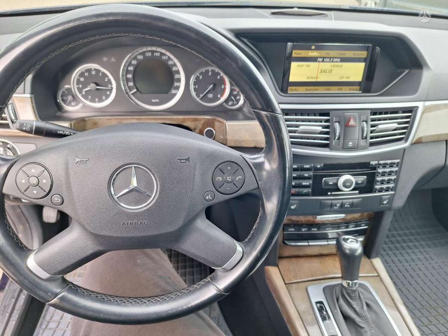 Синий Мерседес E 220 2010 в Мариямполе, объемом двигателя 2.14 л и пробегом 312 тыс. км за 4000 €, фото 23 на AUTOMOTO.COM.LV