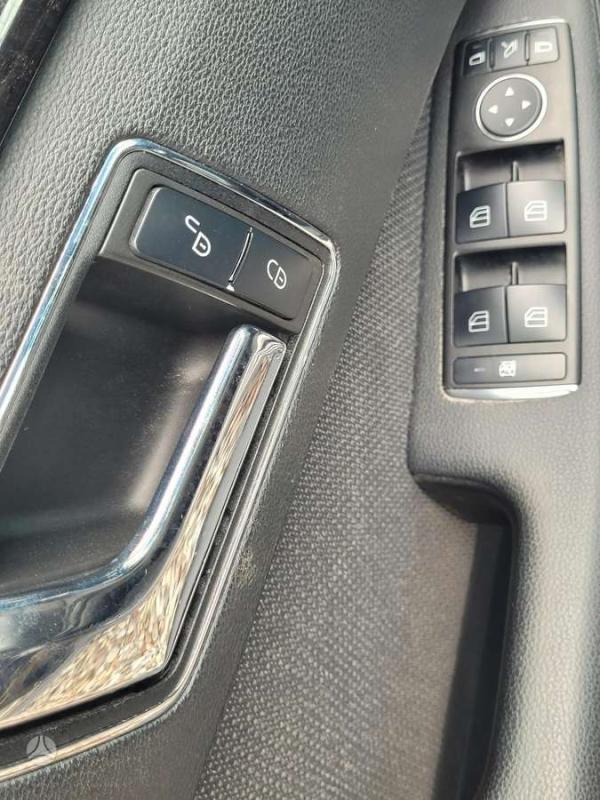 Blue Mercedes-Benz E 220 2011 in Taurage, with an engine capacity of 2.14 L and mileage of 284 thousand km for 5200 €, photo 7 on AUTOMOTO.COM.LV