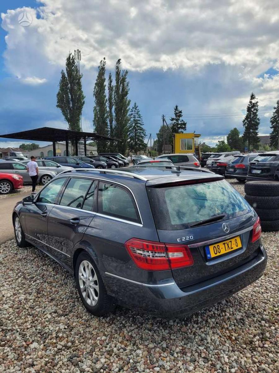 Zils Mercedes-Benz E 220 2011 Tauragė, ar dzinēja tilpumu 2.14 L un nobraukumu 284 tūkst. km par 5200 €, foto 14 vietnē AUTOMOTO.COM.LV