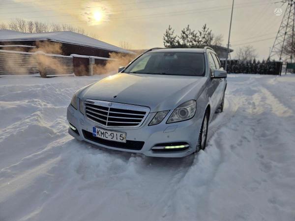Синий Мерседес E 220 2012 в Каунас, объемом двигателя 2.20 л и пробегом 425 тыс. км за 3300 €, фото 1 на AUTOMOTO.COM.LV