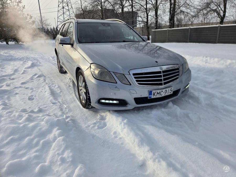 Blue Mercedes-Benz E 220 2012 in Kaunas, with an engine capacity of 2.20 L and mileage of 425 thousand km for 3300 €, photo 2 on AUTOMOTO.COM.LV