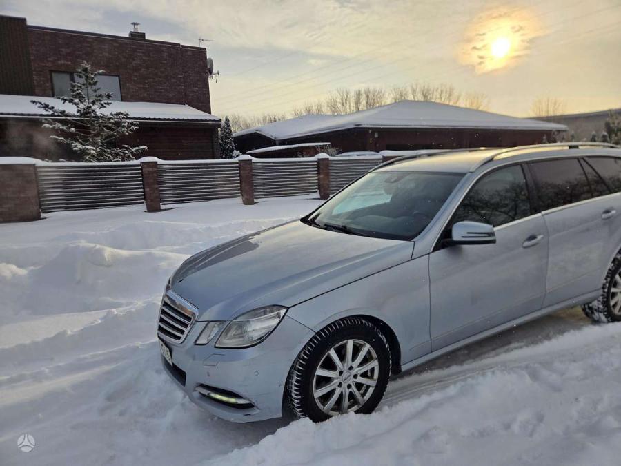 Blue Mercedes-Benz E 220 2012 in Kaunas, with an engine capacity of 2.20 L and mileage of 425 thousand km for 3300 €, photo 3 on AUTOMOTO.COM.LV