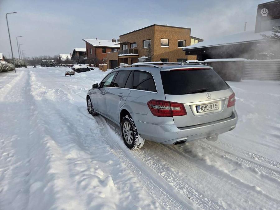 Blue Mercedes-Benz E 220 2012 in Kaunas, with an engine capacity of 2.20 L and mileage of 425 thousand km for 3300 €, photo 4 on AUTOMOTO.COM.LV