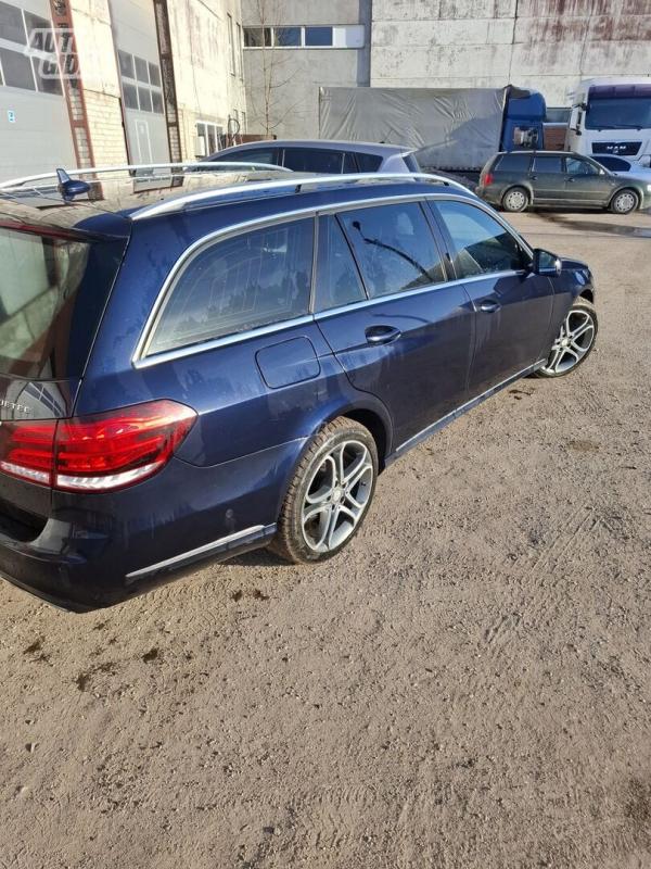Blue Mercedes-Benz E 220 2016 in Utena, with an engine capacity of 2.20 L and mileage of 275 thousand km for 8400 €, photo 4 on AUTOMOTO.COM.LV