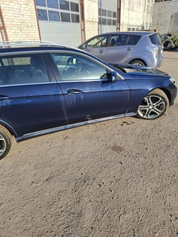 Blue Mercedes-Benz E 220 2016 in Utena, with an engine capacity of 2.20 L and mileage of 275 thousand km for 8400 €, photo 6 on AUTOMOTO.COM.LV