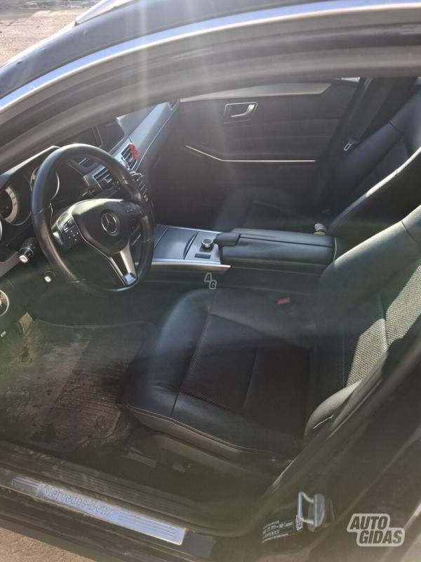 Blue Mercedes-Benz E 220 2016 in Utena, with an engine capacity of 2.20 L and mileage of 275 thousand km for 8400 €, photo 10 on AUTOMOTO.COM.LV