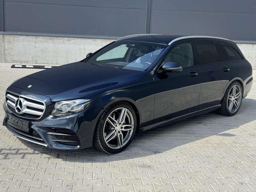 Blue Mercedes-Benz E 220 2016 in Siauliai, with an engine capacity of 1.95 L and mileage of 204 thousand km for 18000 €, photo 4 on AUTOMOTO.COM.LV