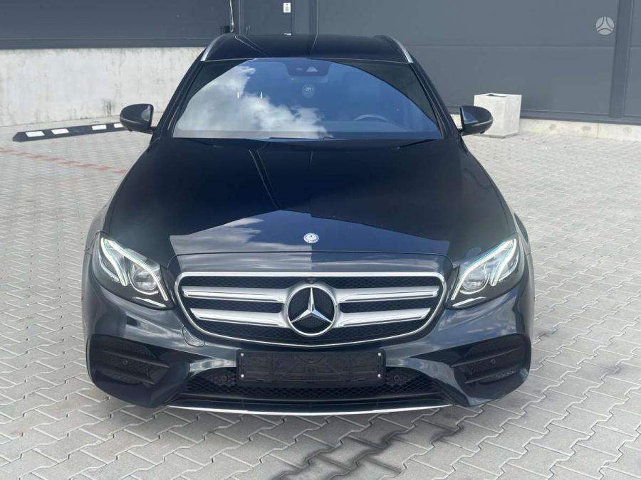 Blue Mercedes-Benz E 220 2016 in Siauliai, with an engine capacity of 1.95 L and mileage of 204 thousand km for 18000 €, photo 5 on AUTOMOTO.COM.LV