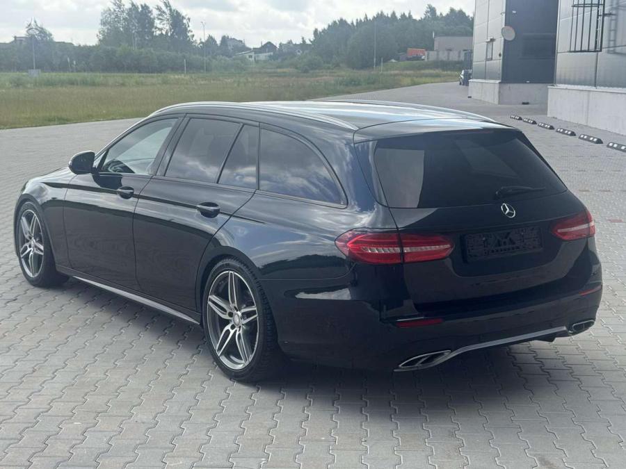 Blue Mercedes-Benz E 220 2016 in Siauliai, with an engine capacity of 1.95 L and mileage of 204 thousand km for 18000 €, photo 7 on AUTOMOTO.COM.LV