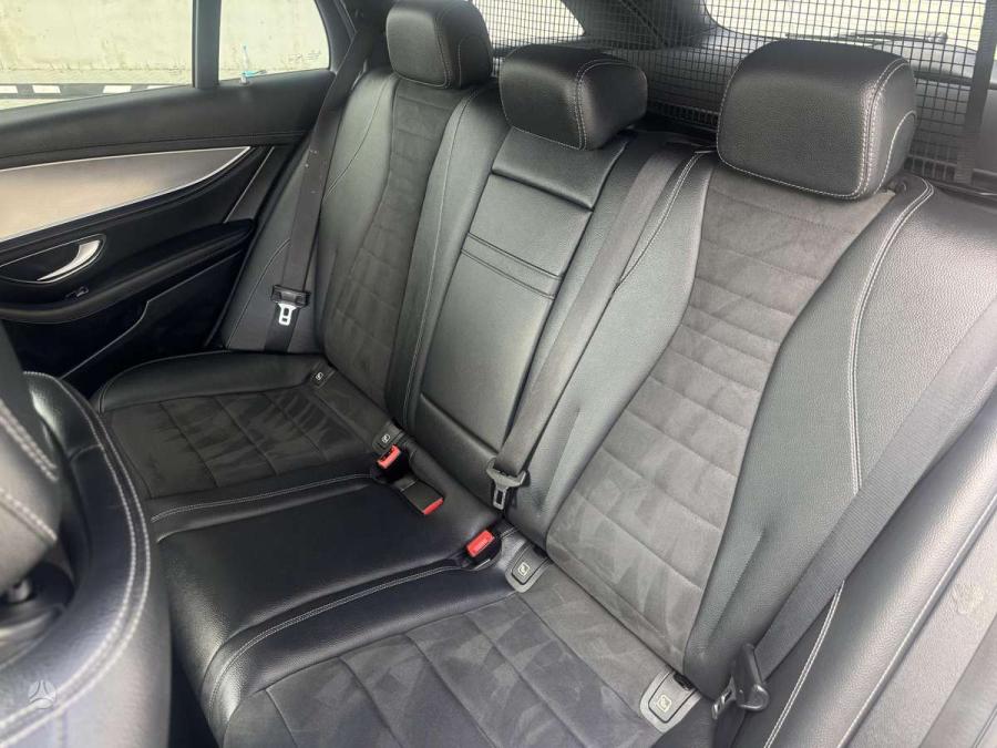Blue Mercedes-Benz E 220 2016 in Siauliai, with an engine capacity of 1.95 L and mileage of 204 thousand km for 18000 €, photo 16 on AUTOMOTO.COM.LV