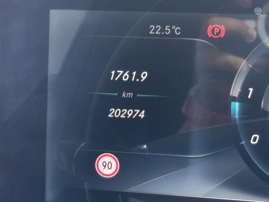 Blue Mercedes-Benz E 220 2016 in Siauliai, with an engine capacity of 1.95 L and mileage of 204 thousand km for 18000 €, photo 23 on AUTOMOTO.COM.LV