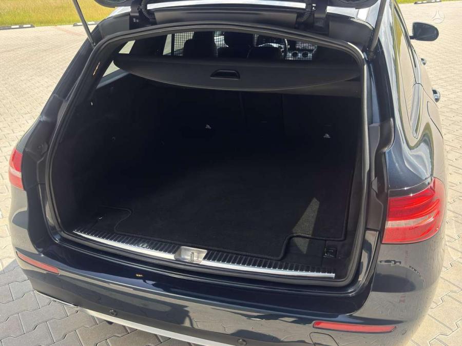 Blue Mercedes-Benz E 220 2016 in Siauliai, with an engine capacity of 1.95 L and mileage of 204 thousand km for 18000 €, photo 30 on AUTOMOTO.COM.LV