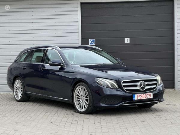 Zils Mercedes-Benz E 220 2016 Klaipėda, ar dzinēja tilpumu 1.95 L un nobraukumu 398 tūkst. km par 10900 €, foto 1 vietnē AUTOMOTO.COM.LV