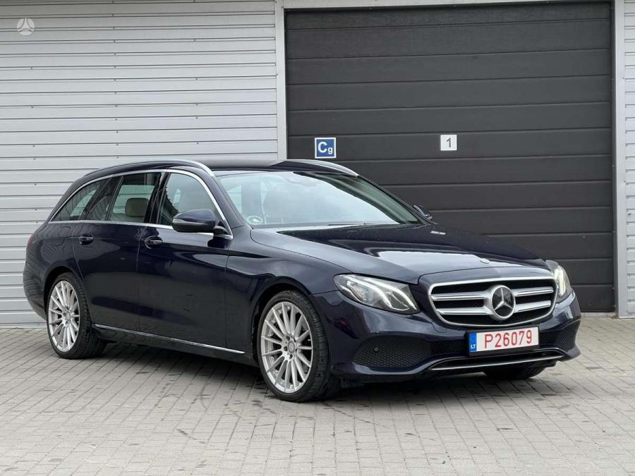 Синий Мерседес E 220 2016 в Клайпеда, объемом двигателя 1.95 л и пробегом 398 тыс. км за 10900 €, фото 1 на AUTOMOTO.COM.LV