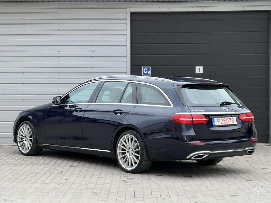 Синий Мерседес E 220 2016 в Клайпеда, объемом двигателя 1.95 л и пробегом 398 тыс. км за 10900 €, фото 6 на AUTOMOTO.COM.LV