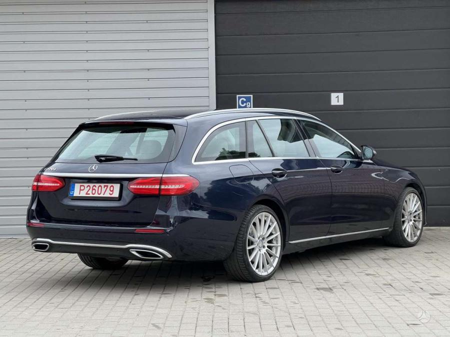 Синий Мерседес E 220 2016 в Клайпеда, объемом двигателя 1.95 л и пробегом 398 тыс. км за 10900 €, фото 8 на AUTOMOTO.COM.LV