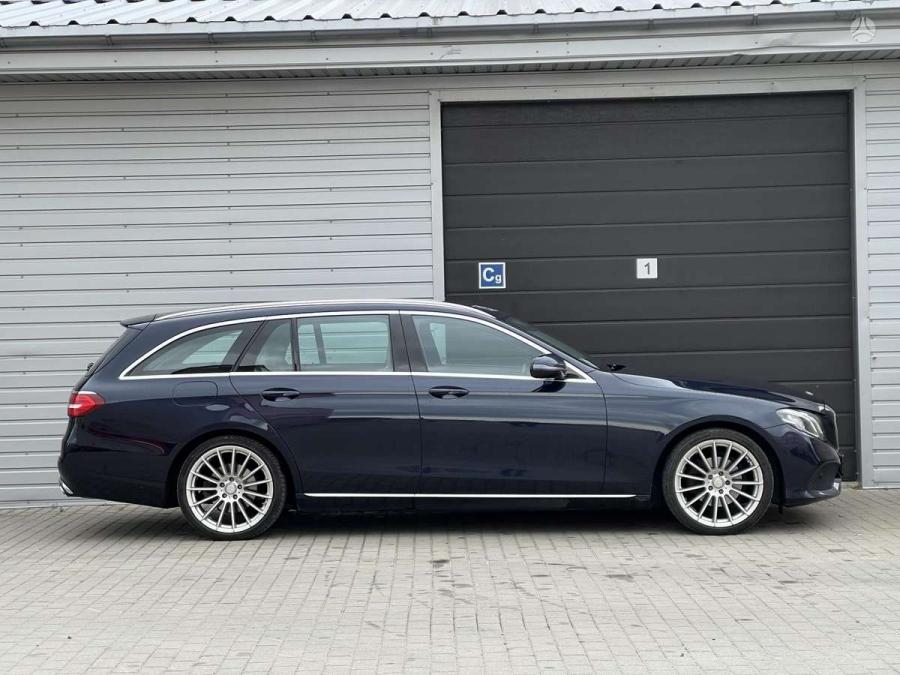 Синий Мерседес E 220 2016 в Клайпеда, объемом двигателя 1.95 л и пробегом 398 тыс. км за 10900 €, фото 9 на AUTOMOTO.COM.LV