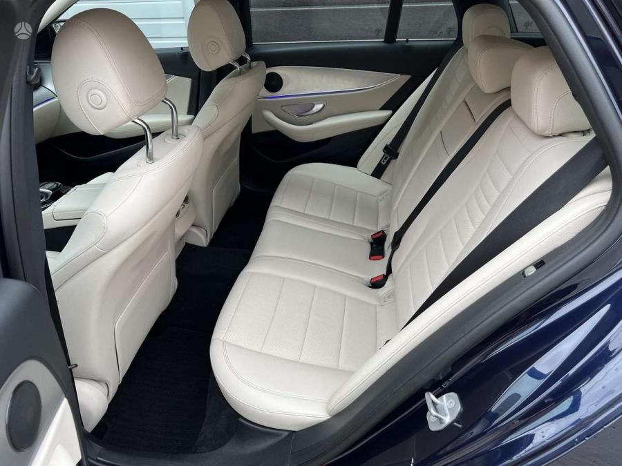 Синий Мерседес E 220 2016 в Клайпеда, объемом двигателя 1.95 л и пробегом 398 тыс. км за 10900 €, фото 14 на AUTOMOTO.COM.LV
