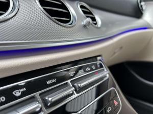 Синий Мерседес E 220 2016 в Клайпеда, объемом двигателя 1.95 л и пробегом 398 тыс. км за 10900 €, фото 23 на AUTOMOTO.COM.LV