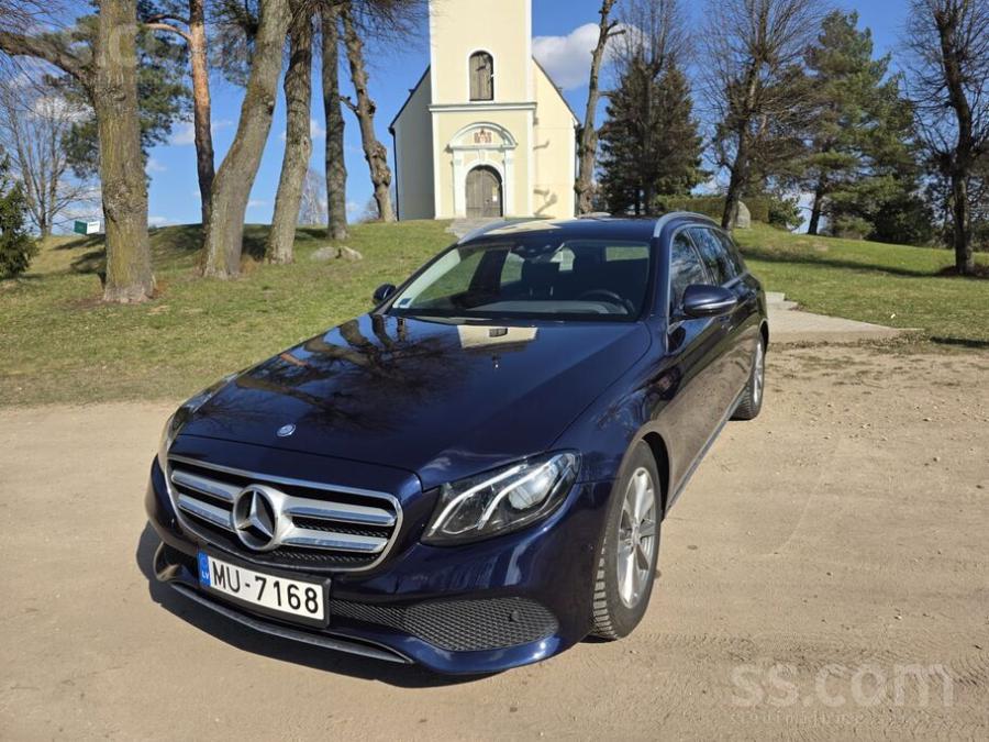 Zils Mercedes-Benz E 220 2017 Rīga, ar dzinēja tilpumu 2.00 L un nobraukumu 229 tūkst. km par 18300 €, foto 1 vietnē AUTOMOTO.COM.LV