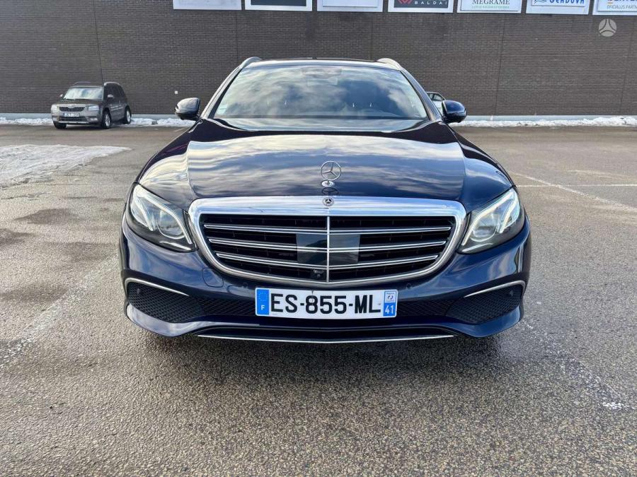 Zils Mercedes-Benz E 220 2017 Tauragė, ar dzinēja tilpumu 1.95 L un nobraukumu 300 tūkst. km par 15900 €, foto 2 vietnē AUTOMOTO.COM.LV