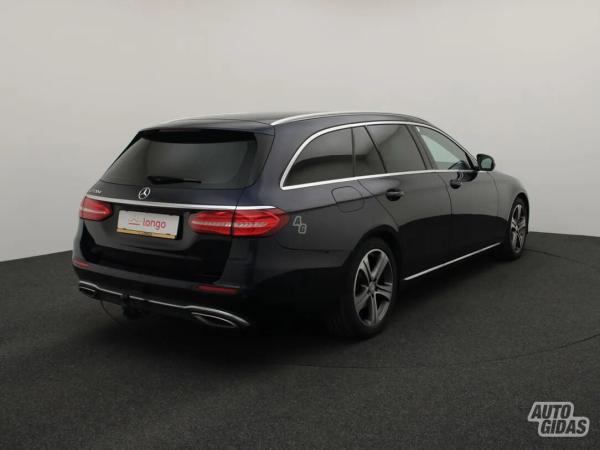 Zils Mercedes-Benz E 220 2017 Viļņa, ar dzinēja tilpumu 2.00 L un nobraukumu 243 tūkst. km par 17599 €, foto 8 vietnē AUTOMOTO.COM.LV
