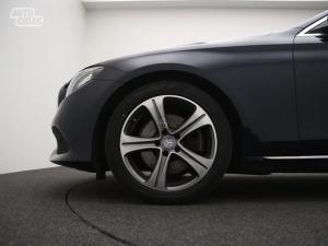 Синий Мерседес E 220 2017 в Вильнюс, объемом двигателя 2.00 л и пробегом 243 тыс. км за 17599 €, фото 29 на AUTOMOTO.COM.LV