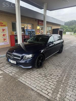 Синий Мерседес E 220 2017 в Рига, объемом двигателя 2.00 л и пробегом 253 тыс. км за 20199 €, фото  на AUTOMOTO.COM.LV