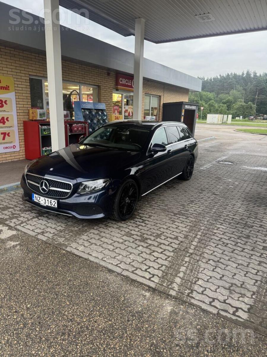 Zils Mercedes-Benz E 220 2017 Rīga, ar dzinēja tilpumu 2.00 L un nobraukumu 253 tūkst. km par 20199 €, foto 3 vietnē AUTOMOTO.COM.LV