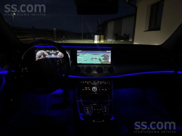 Blue Mercedes-Benz E 220 2017 in Riga, with an engine capacity of 2.00 L and mileage of 253 thousand km for 20199 €, photo 3 on AUTOMOTO.COM.LV