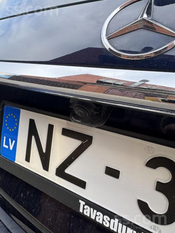 Blue Mercedes-Benz E 220 2017 in Riga, with an engine capacity of 2.00 L and mileage of 253 thousand km for 20199 €, photo 5 on AUTOMOTO.COM.LV