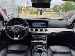 Zils Mercedes-Benz E 220 2017 Rīga, ar dzinēja tilpumu 2.00 L un nobraukumu 253 tūkst. km par 20199 €, foto 7 vietnē AUTOMOTO.COM.LV