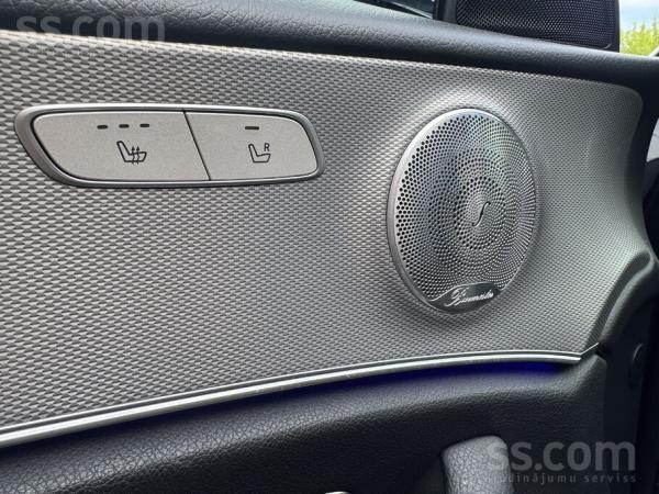 Blue Mercedes-Benz E 220 2017 in Riga, with an engine capacity of 2.00 L and mileage of 253 thousand km for 20199 €, photo 9 on AUTOMOTO.COM.LV
