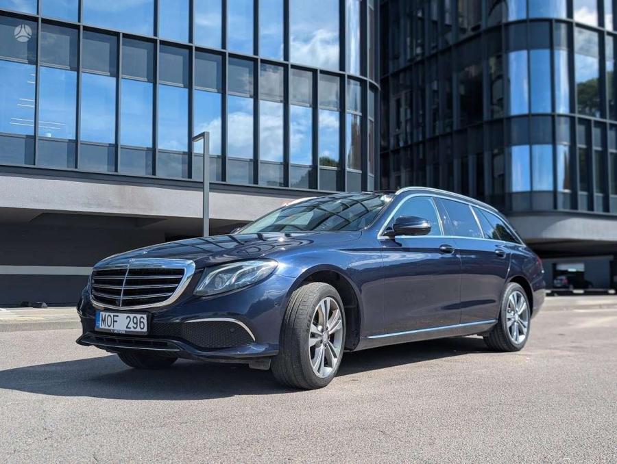 Zils Mercedes-Benz E 220 2017 Kauņa, ar dzinēja tilpumu 1.95 L un nobraukumu 235 tūkst. km par 16000 €, foto 1 vietnē AUTOMOTO.COM.LV