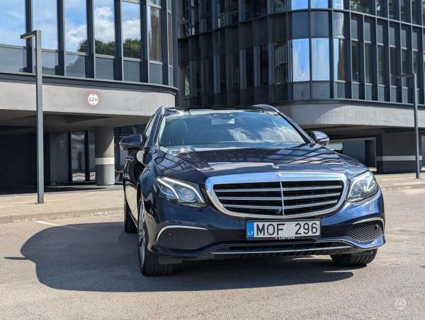 Zils Mercedes-Benz E 220 2017 Kauņa, ar dzinēja tilpumu 1.95 L un nobraukumu 235 tūkst. km par 16000 €, foto 3 vietnē AUTOMOTO.COM.LV