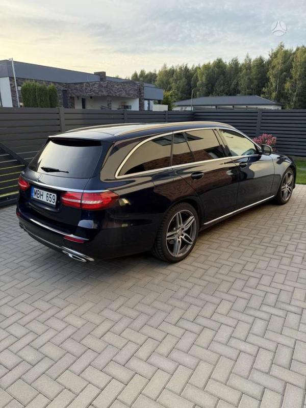 Zils Mercedes-Benz E 220 2017 Viļņa, ar dzinēja tilpumu 0.00 L un nobraukumu 297 tūkst. km par 14900 €, foto 1 vietnē AUTOMOTO.COM.LV
