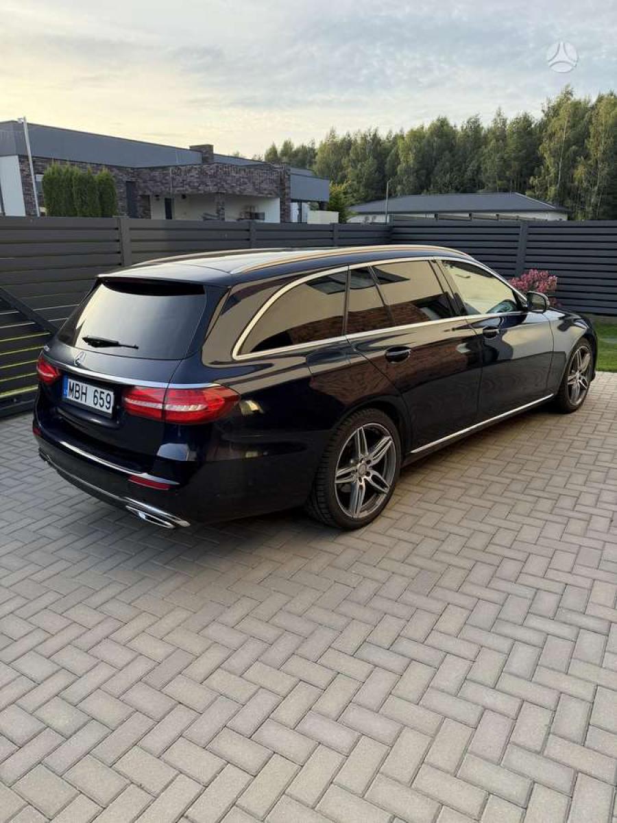 Синий Мерседес E 220 2017 в Вильнюс, объемом двигателя 0.00 л и пробегом 297 тыс. км за 14900 €, фото 1 на AUTOMOTO.COM.LV