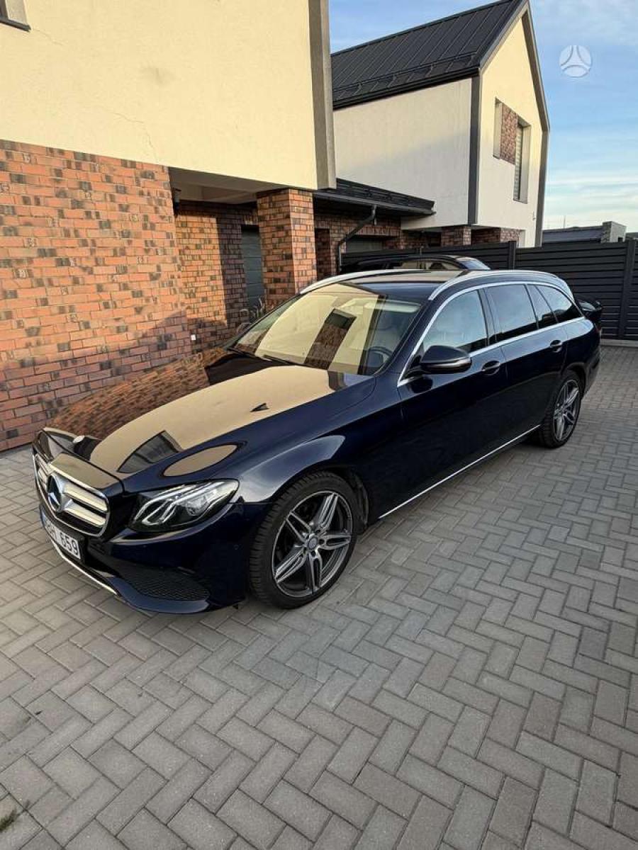 Синий Мерседес E 220 2017 в Вильнюс, объемом двигателя 0.00 л и пробегом 297 тыс. км за 14900 €, фото 4 на AUTOMOTO.COM.LV