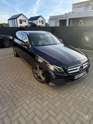 Синий Мерседес E 220 2017 в Вильнюс, объемом двигателя 0.00 л и пробегом 297 тыс. км за 14900 €, фото 5 на AUTOMOTO.COM.LV