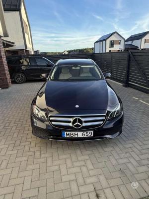 Синий Мерседес E 220 2017 в Вильнюс, объемом двигателя 0.00 л и пробегом 297 тыс. км за 14900 €, фото 6 на AUTOMOTO.COM.LV