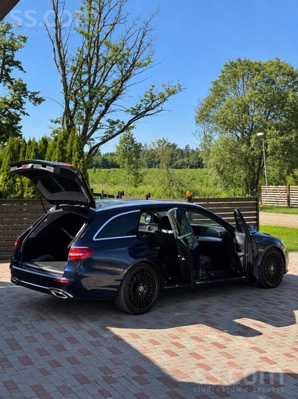 Blue Mercedes-Benz E 220 2017 in Riga, with an engine capacity of 2.00 L and mileage of 259 thousand km for 16499 €, photo 7 on AUTOMOTO.COM.LV