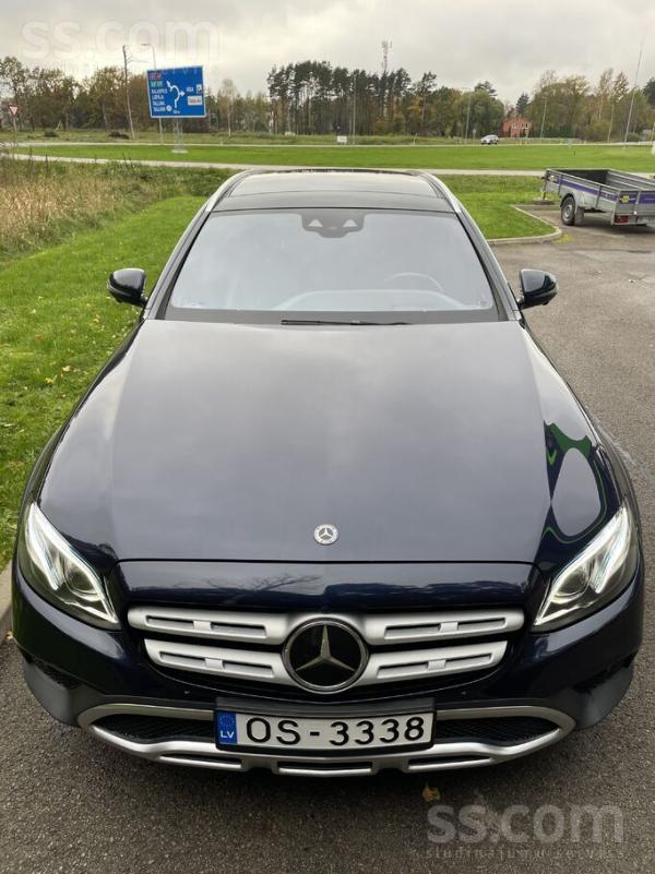 Mercedes-Benz E 220 2017 Jūrmala vietnē Zils Mercedes-Benz E 220 2017 Jūrmala, ar dzinēja tilpumu 2.00 L un nobraukumu 127 tūkst. km par 29750 €, foto 8 vietnē AUTOMOTO.COM.LV
