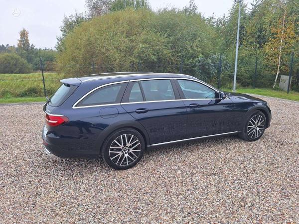 Blue Mercedes-Benz E 220 2021 in Kaunas, with an engine capacity of 1.95 L and mileage of 326 thousand km for 19300 €, photo 4 on AUTOMOTO.COM.LV