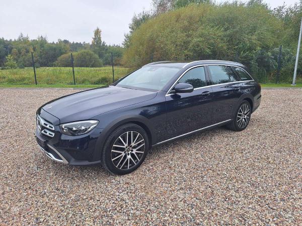 Blue Mercedes-Benz E 220 2021 in Kaunas, with an engine capacity of 1.95 L and mileage of 326 thousand km for 19300 €, photo 10 on AUTOMOTO.COM.LV