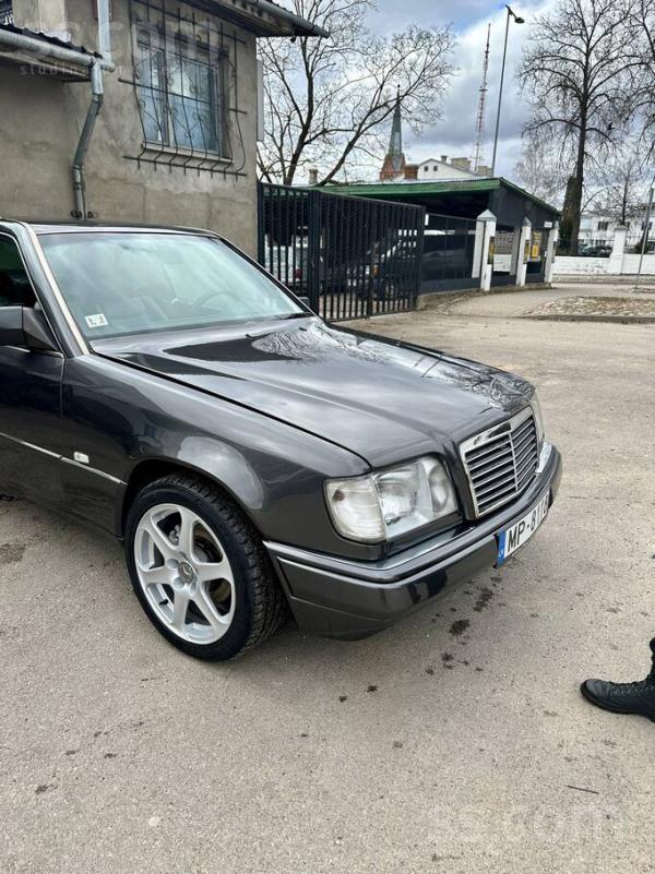 Brūns Mercedes-Benz E 220 1995 Daugavpils, ar dzinēja tilpumu 2.20 L un nobraukumu 270 tūkst. km par 4500 €, foto 1 vietnē AUTOMOTO.COM.LV