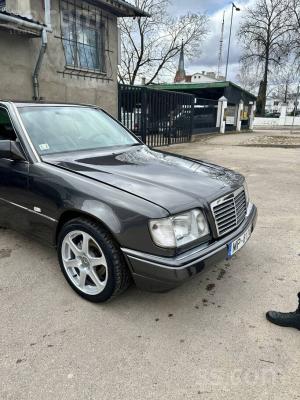 Brown Mercedes-Benz E 220 1995 in Daugavpils, with an engine capacity of 2.20 L and mileage of 270 thousand km for 4500 €, photo  on AUTOMOTO.COM.LV